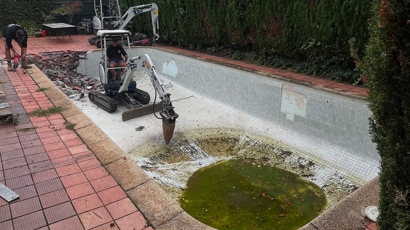 How Much Does It Cost to Fill in a Swimming Pool | Reverse Pools